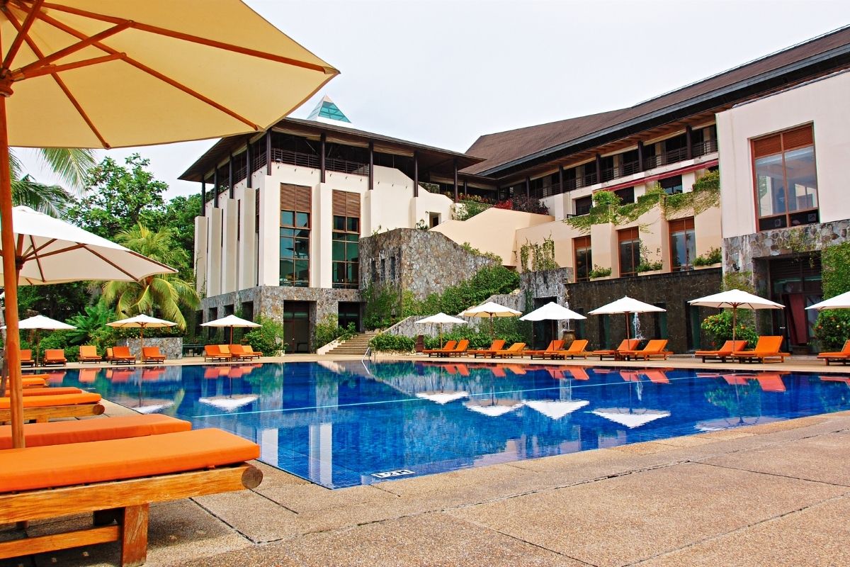 Airbnb Unusual Options Activity Signals Mixed Sentiment - ABNB