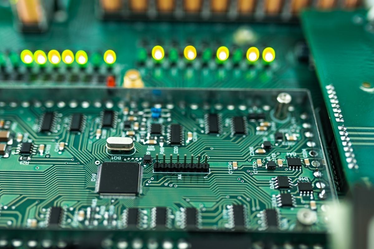 Applied Materials Sees Growth Despite Stock Dip - AMAT Stock