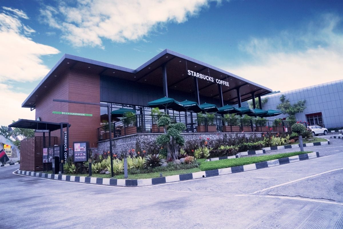 Starbucks CFO Sells Shares Amid Mixed Results - SBUX Stock