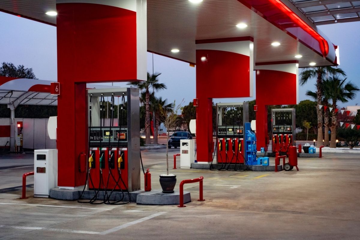 Exxon Mobil Stock Drops 0.7% Amid Low Trading Volume - XOM Stock