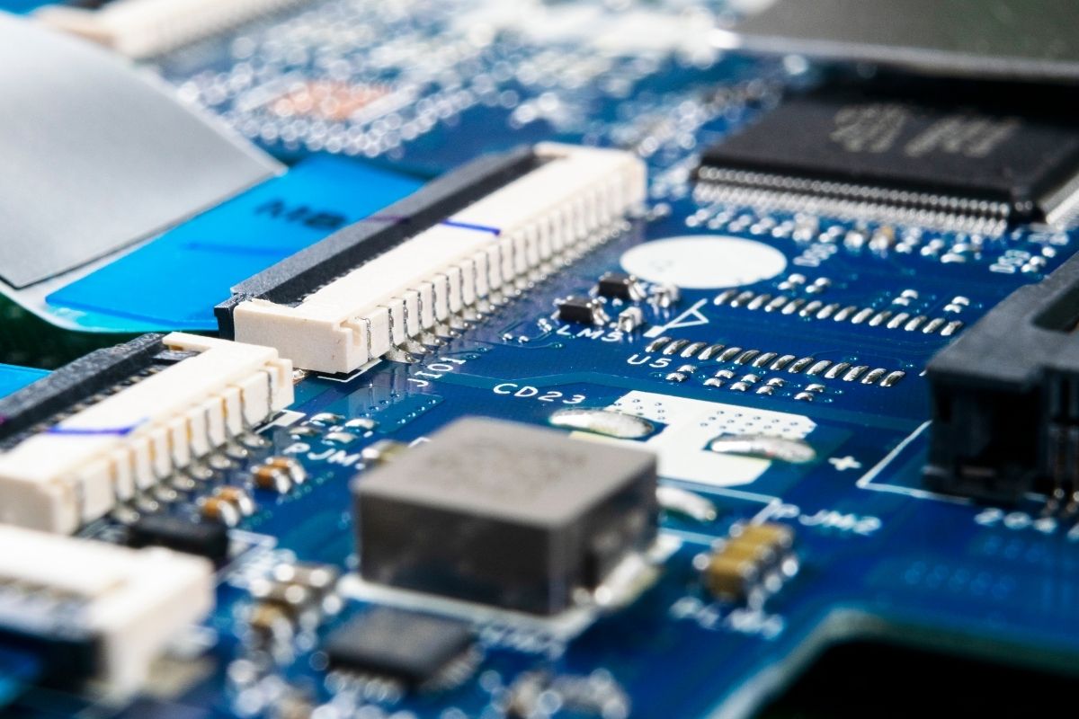 Lam Research Stock Rises Amid Mixed Forecasts - LRCX Stock