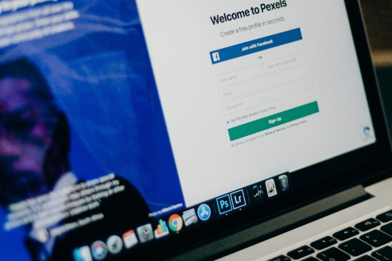 Meta’s AI Glasses: Leading the Wearable Tech Race - META Stock