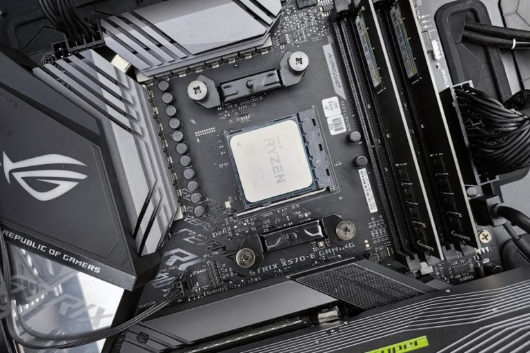 AMD Gets AI-Boosted and Reddit-Approved - AMD Stock