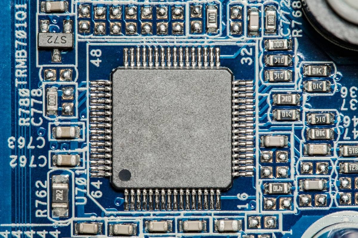 DRAM Surge: Applied Materials’ 2025 Power Play - AMAT Stock