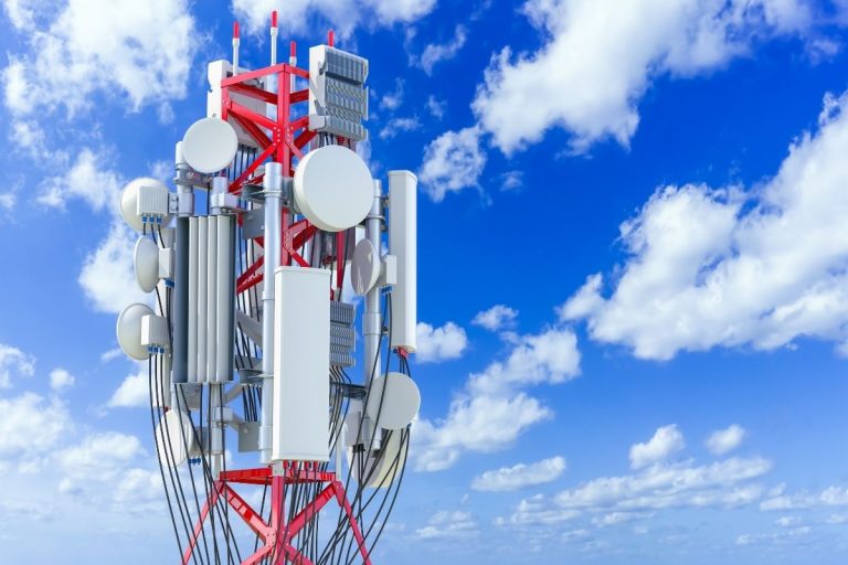 Dialed In or Dropping Out? Verizon’s New Signal - VZ Stock