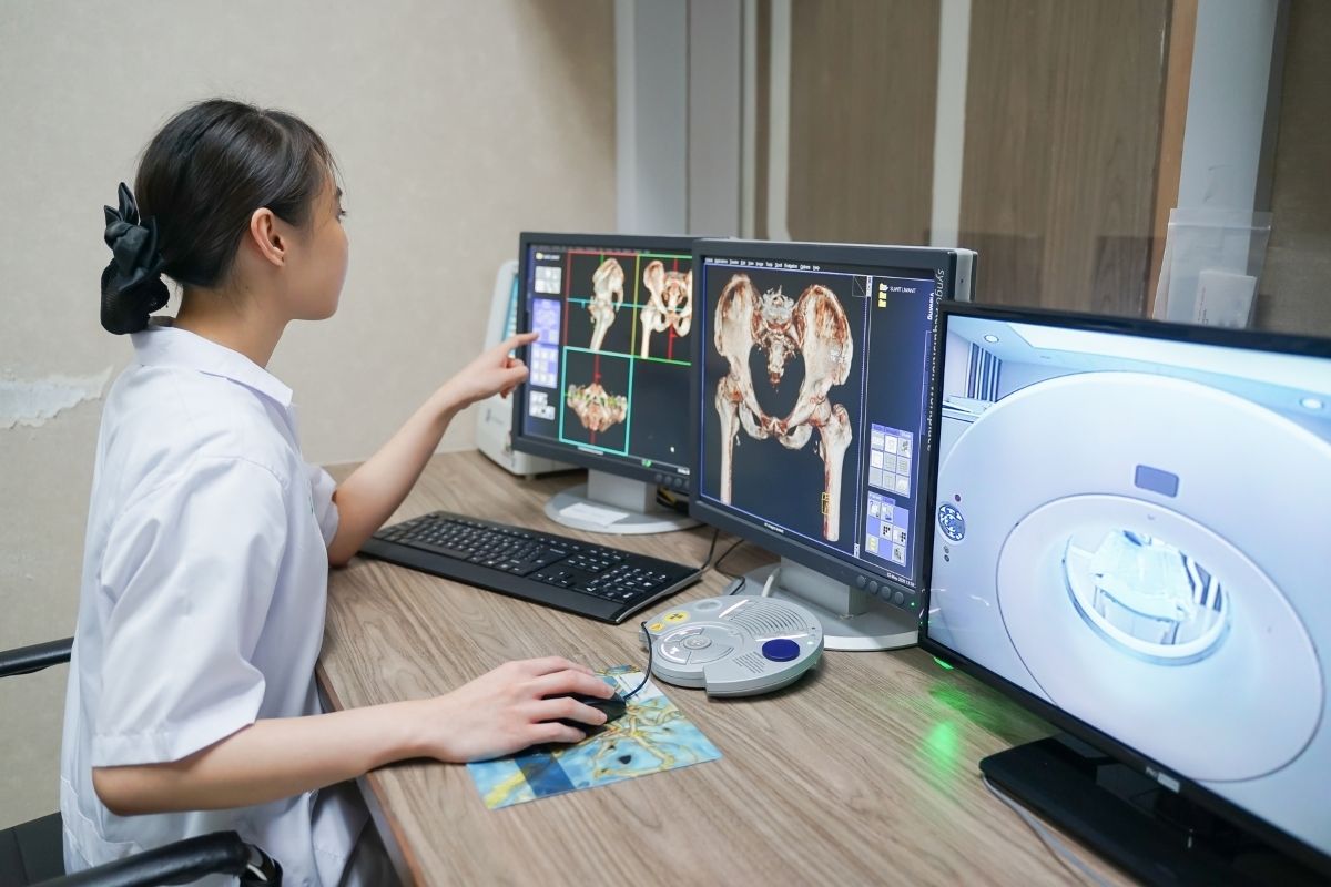 Stryker Unveils Next-Gen Mako Robotics at AAOS 2025 - SYK Stock