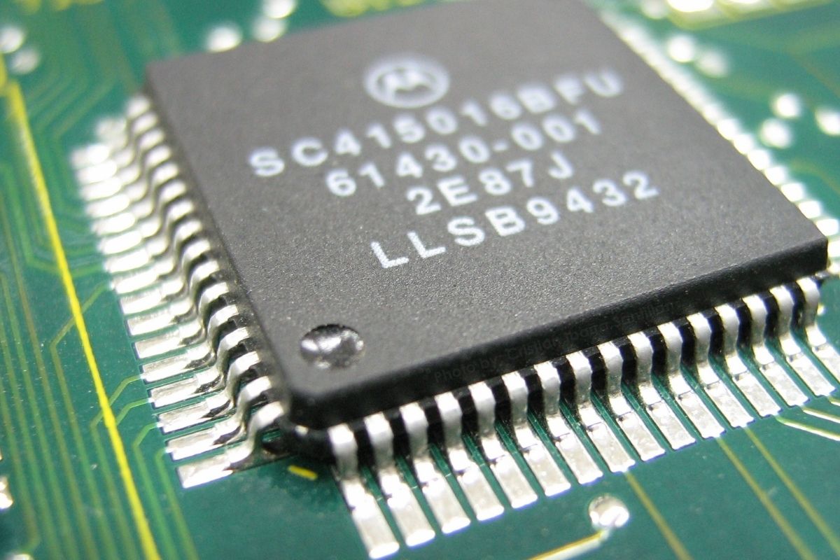 Big Sell, Small Shock: Lam Stock Still Buzzing - LRCX Stock