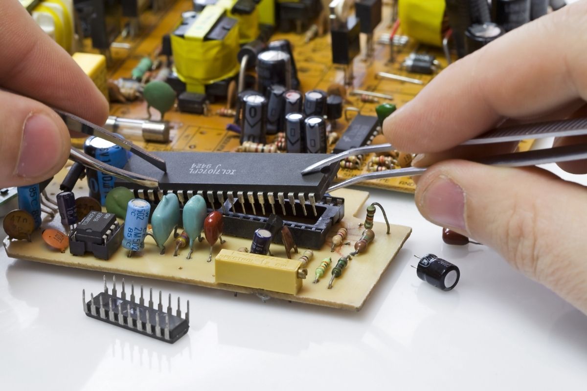 Lam Research Scores Big with Institutional Investors - LRCX Stock