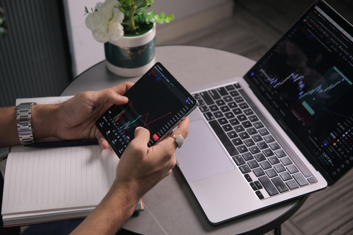 Morgan Stanley Shake-Up: Insider Sales & Fund Moves - MS Stock