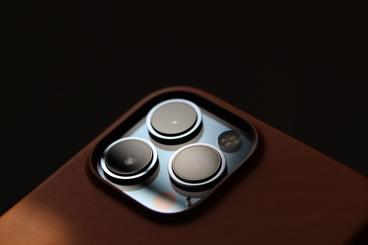 Siri 2.0: Apple’s Talking Head Gets Smarter - AAPL Stock