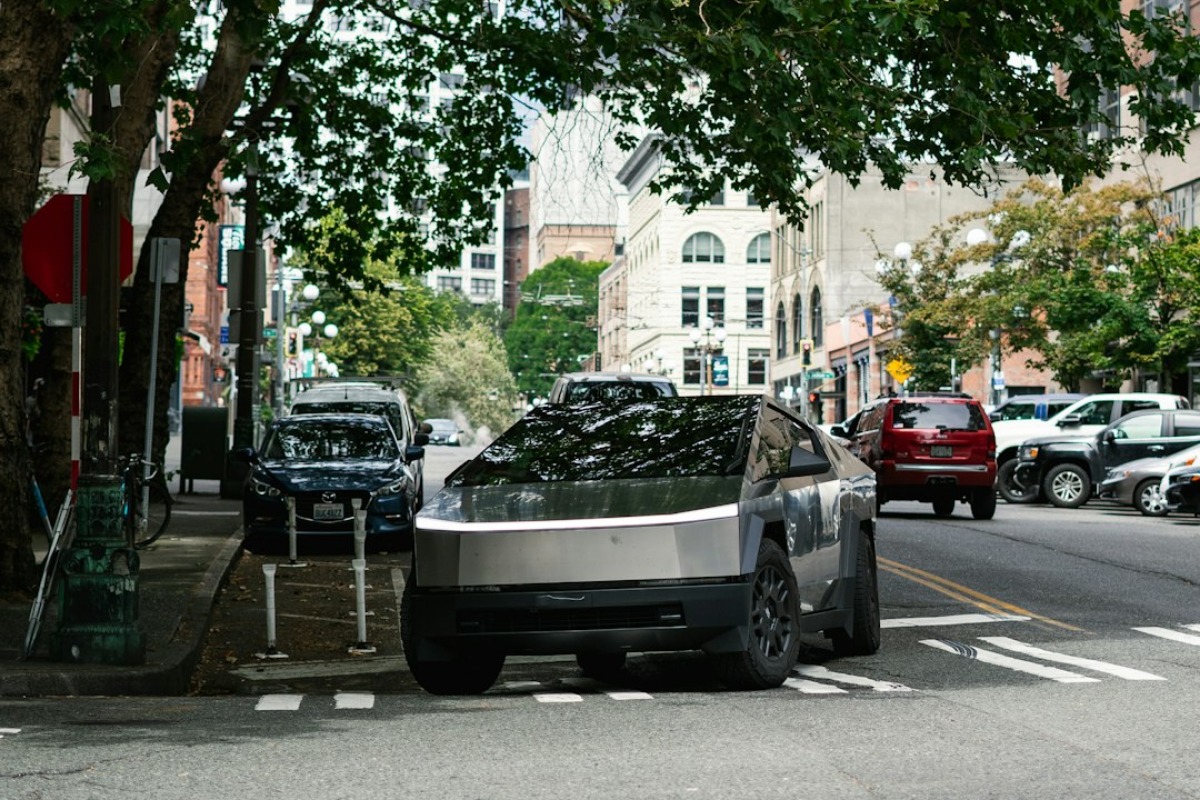 Tesla Director’s $170M Goodbye Sparks Buzz - TSLA Stock