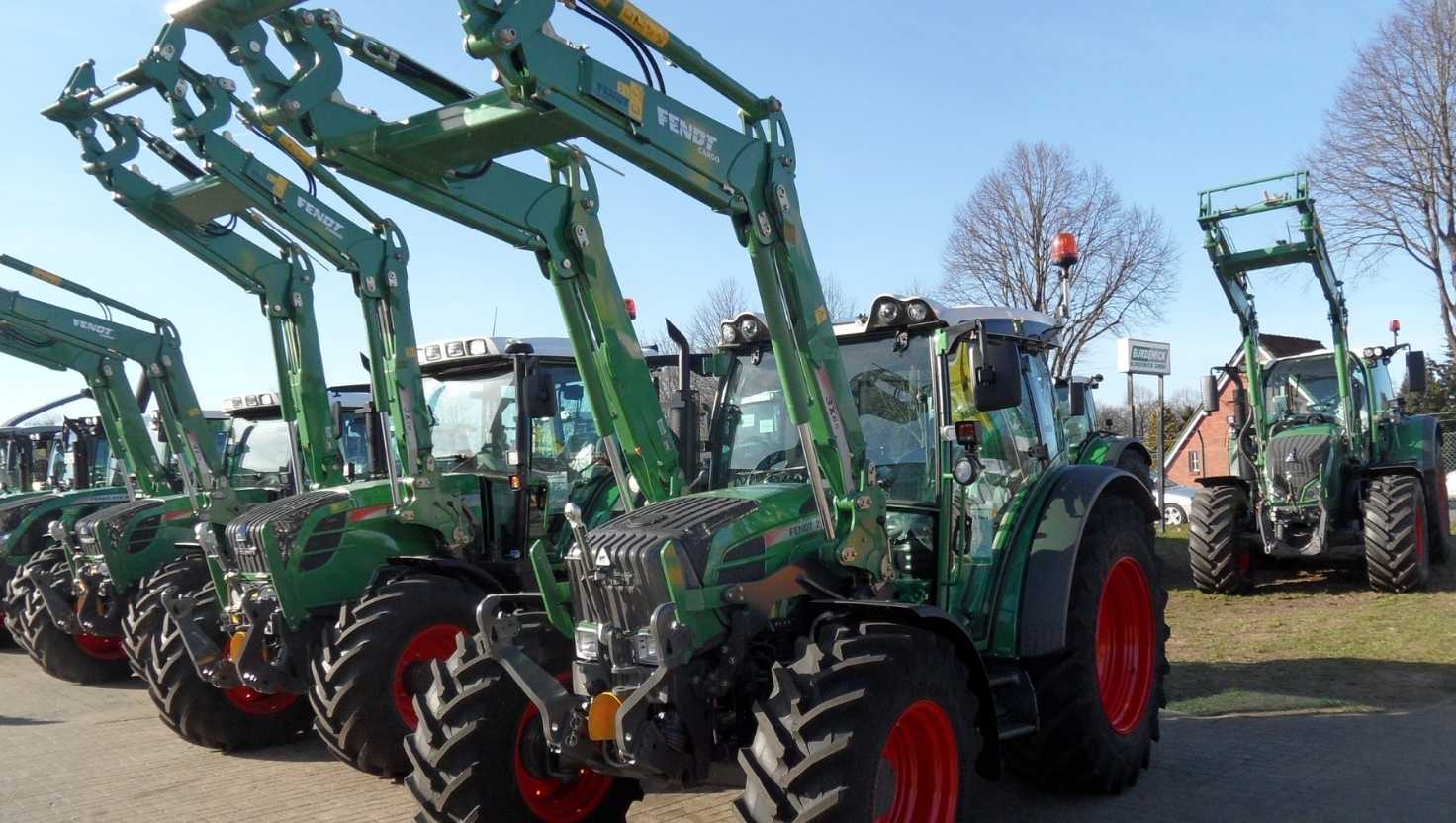 Deere & Company Sees New $293K Stake by McGlone - DE Stock